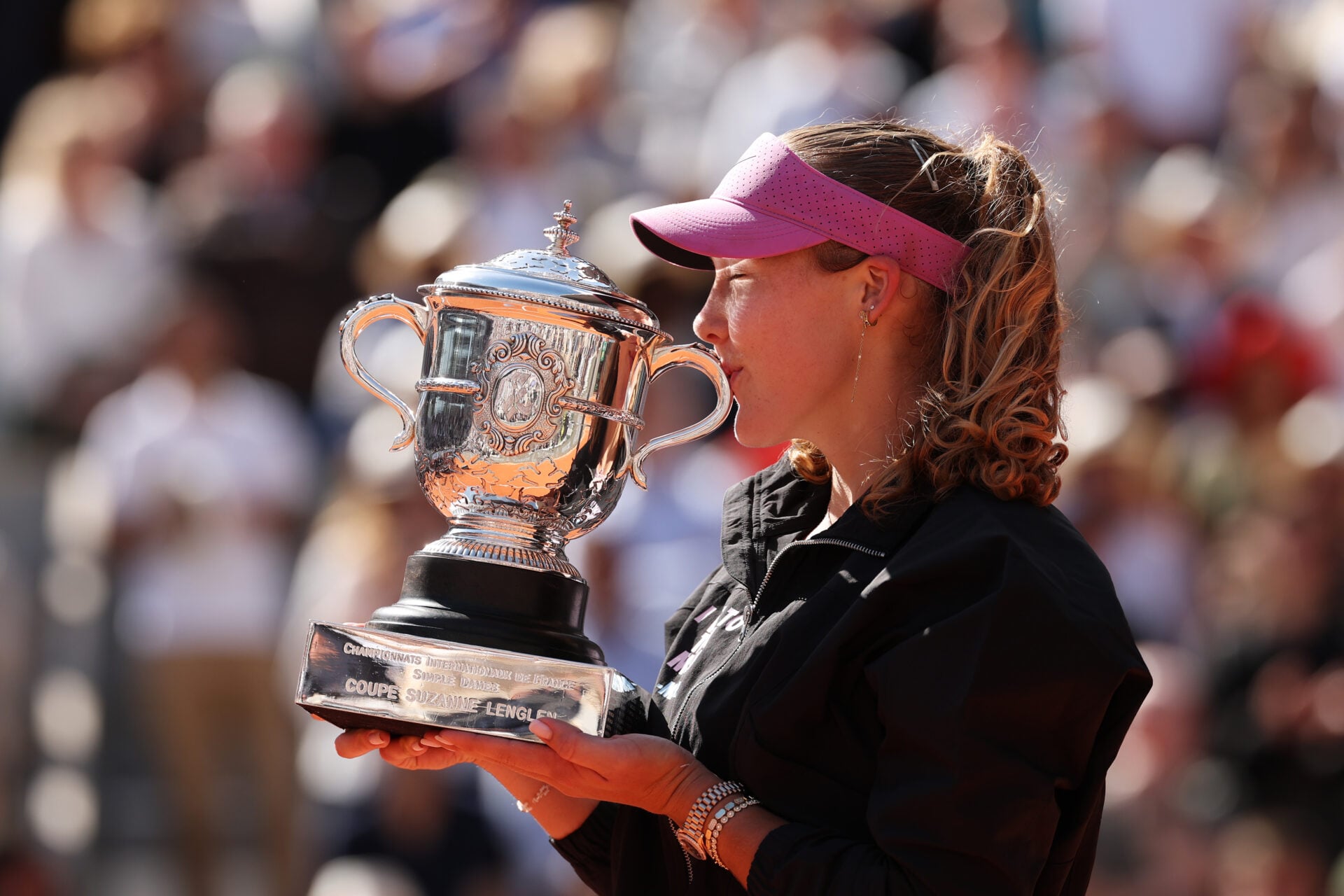 Rod Laver reacts as Mirra Andreeva wins her first-ever Roland Garros title